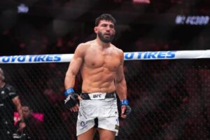 Arman Tsarukyan dévoile la blessure qui l'a contraint à quitter le ...